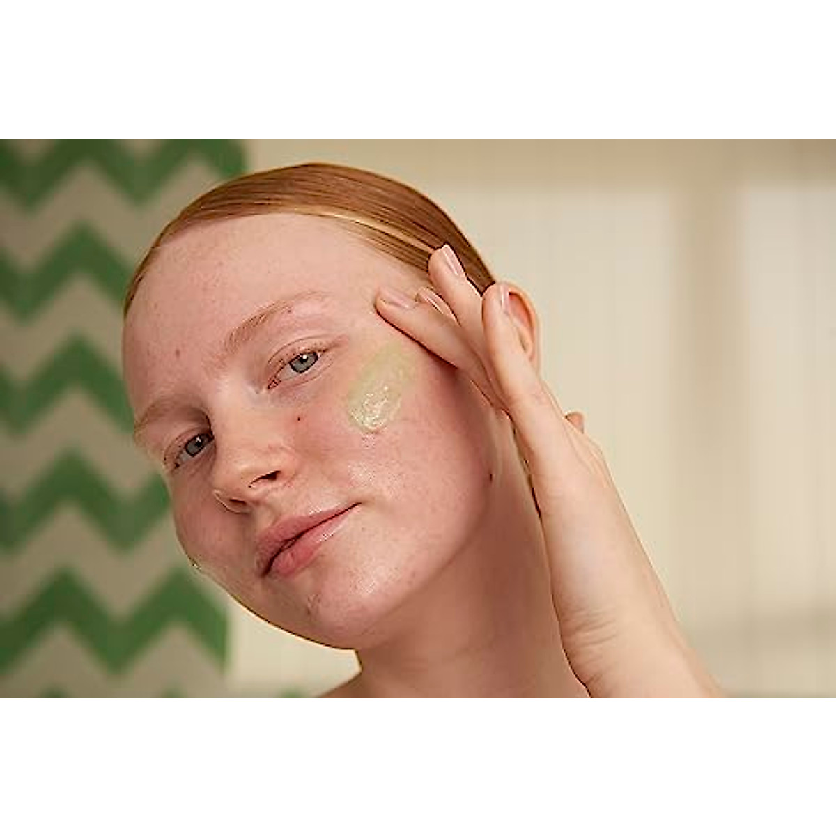 The Body Shop Tea Tree Skin Clearing Daily Face Scrub - Exfoliating and Purifying For Blemished Skin - Vegan - 4.2 Fl Oz