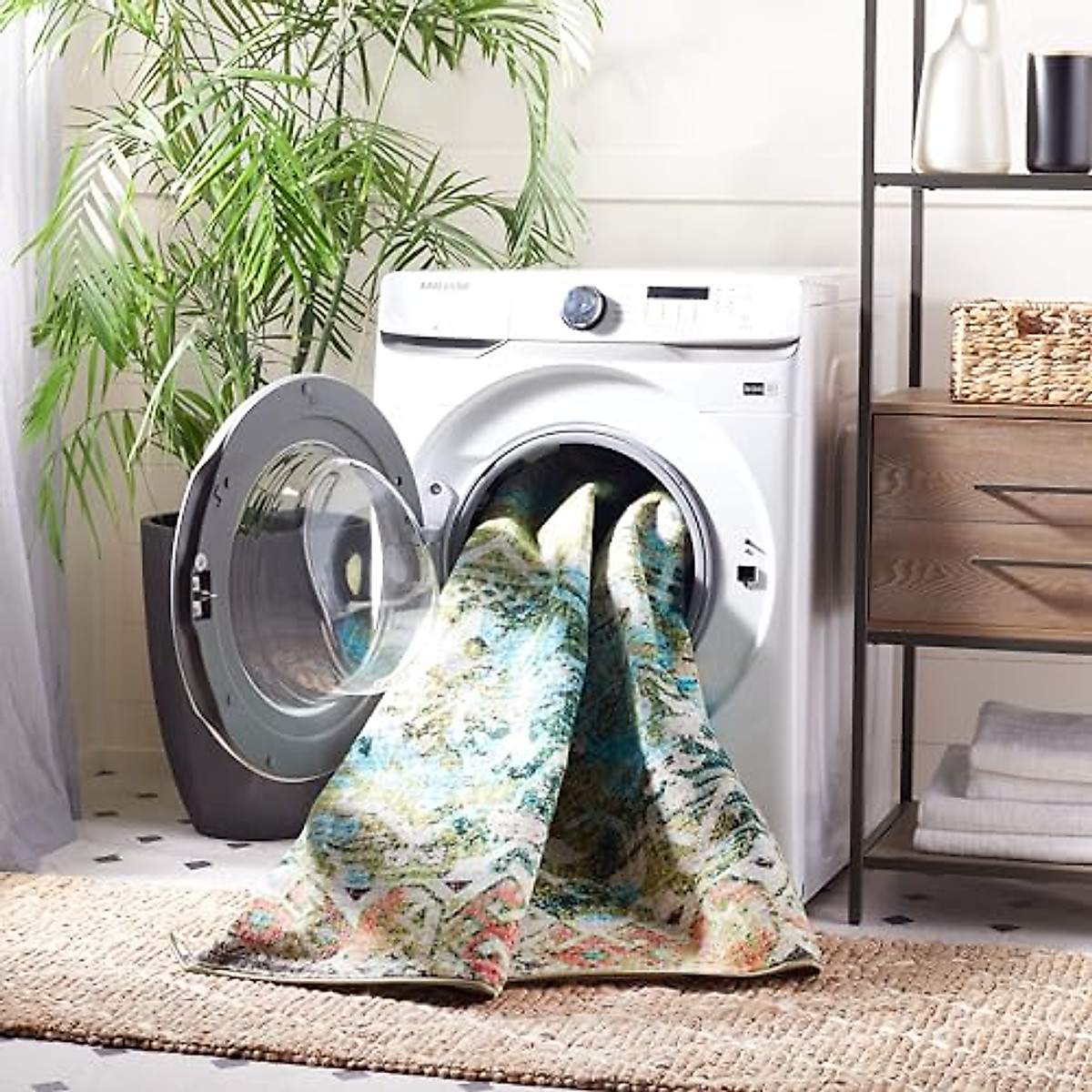 SAFAVIEH Riviera Collection Accent Rug - 4'5" x 6'5", Green & Light Blue, Non-Shedding Machine Washable & Slip Resistant Ideal for High Traffic Areas in Entryway, Living Room, Bedroom (RIV117Y)