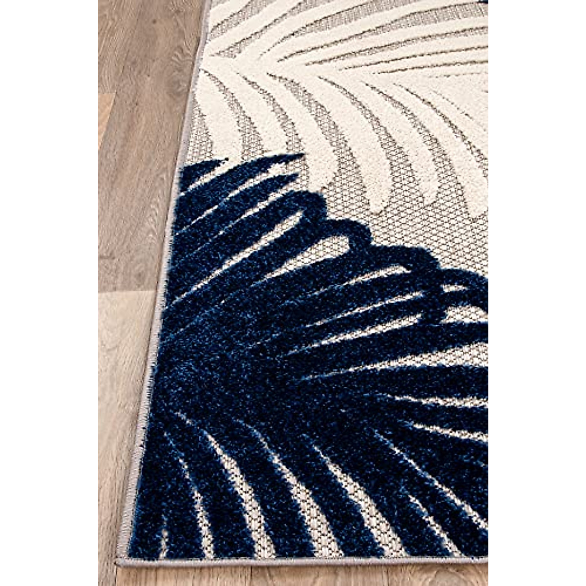 Rugshop Lucca Contemporary Floral Indoor/Outdoor Area Rug 5' x 7' Navy