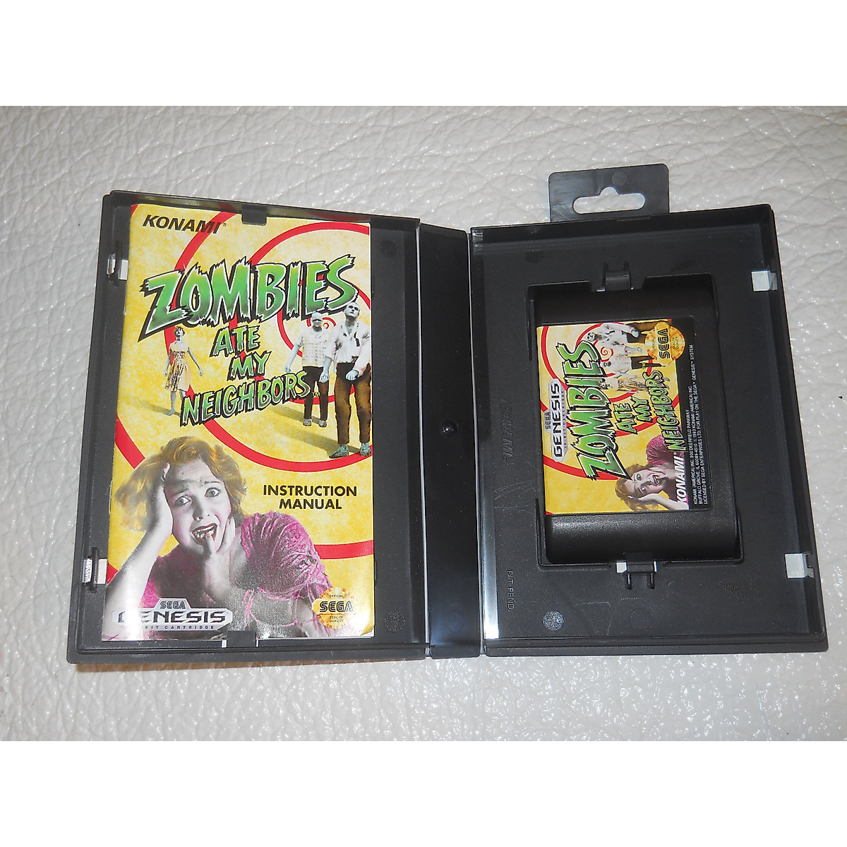 Zombies Ate My Neighbors - Sega Genesis