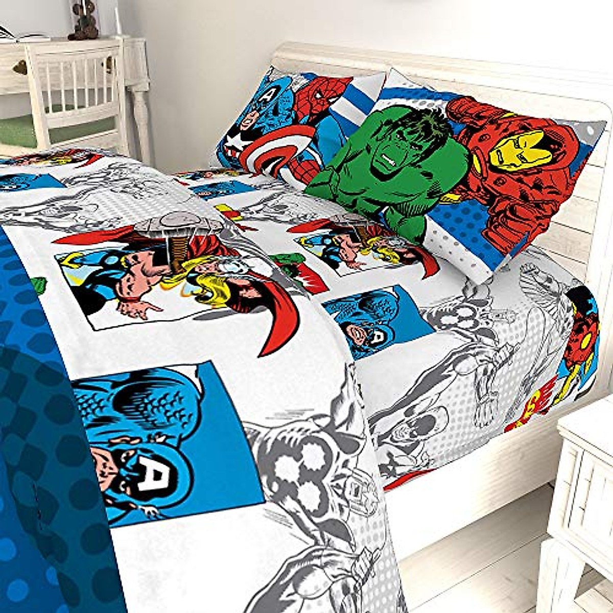 Jay Franco Marvel Comics Full Sheet Set-Features Captain America, Hulk, Iron Man, Spiderman, and Thor, Good Guys Blue
