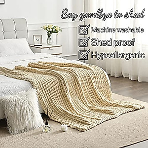 Maetoow Tighter Version Chenille Chunky Knit Blanket Throw （40×50 Inch）, Handmade Warm & Cozy Blanket Couch, Bed, Home Decor, Soft Fleece Banket, Boho Thick Blankets and Giant Yarn Throws，Beige
