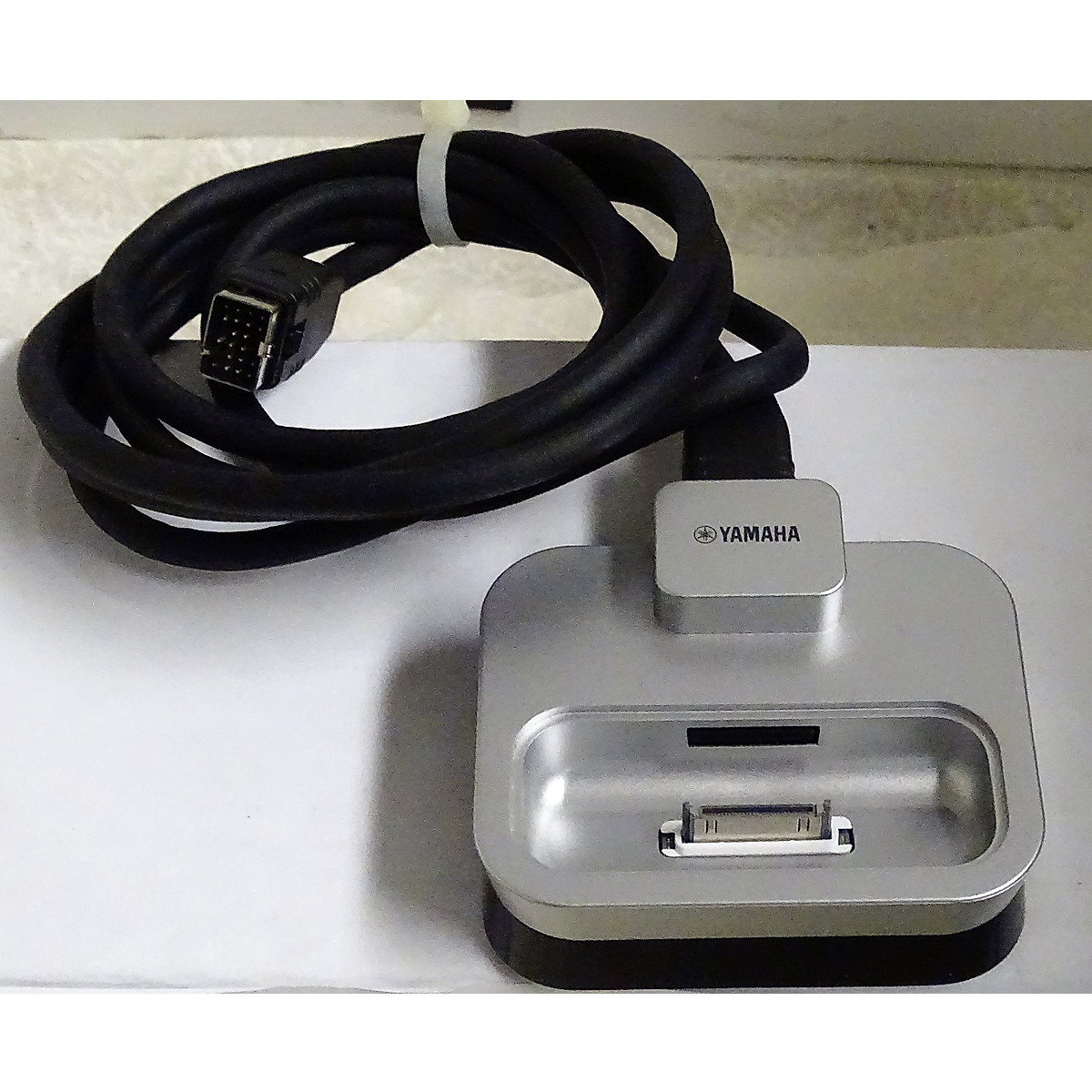 Yamaha YDS-10 Universal iPod Dock for Select Yamaha Home Theater Receivers