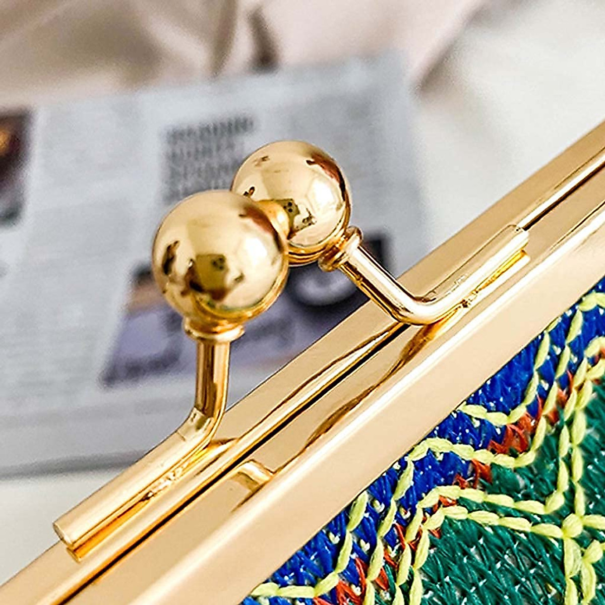 Ruzida Women Diagonal bag Straw Weave Handbag Purse Mini Kiss Lock Bag Ethnic Style Chain Crossbodies Bag Summer Outdoor Bags