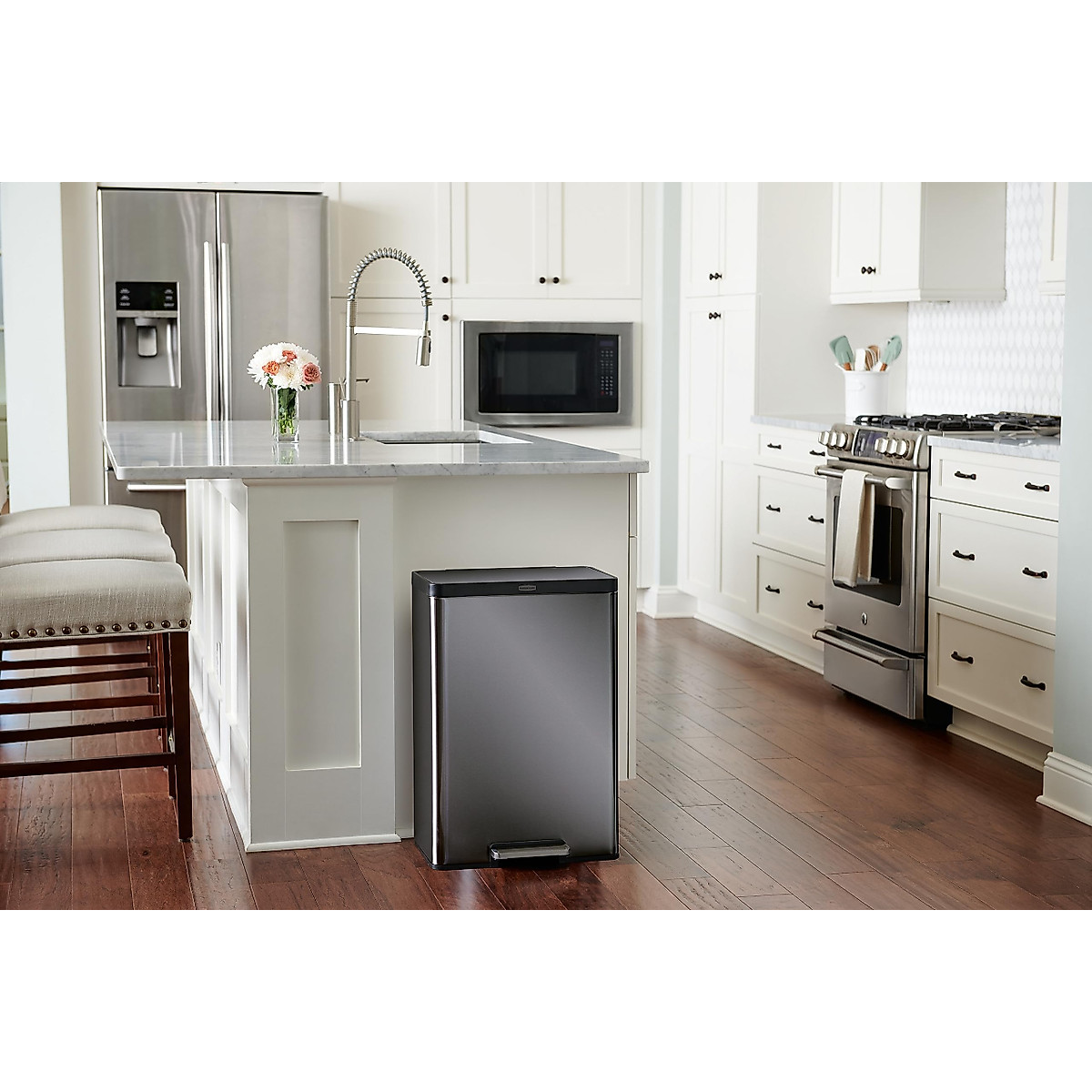 Bundle of Rubbermaid 12G Step-On Trash Can with Rubbermaid 1.6G Semi-Round Step-On Wastebasket