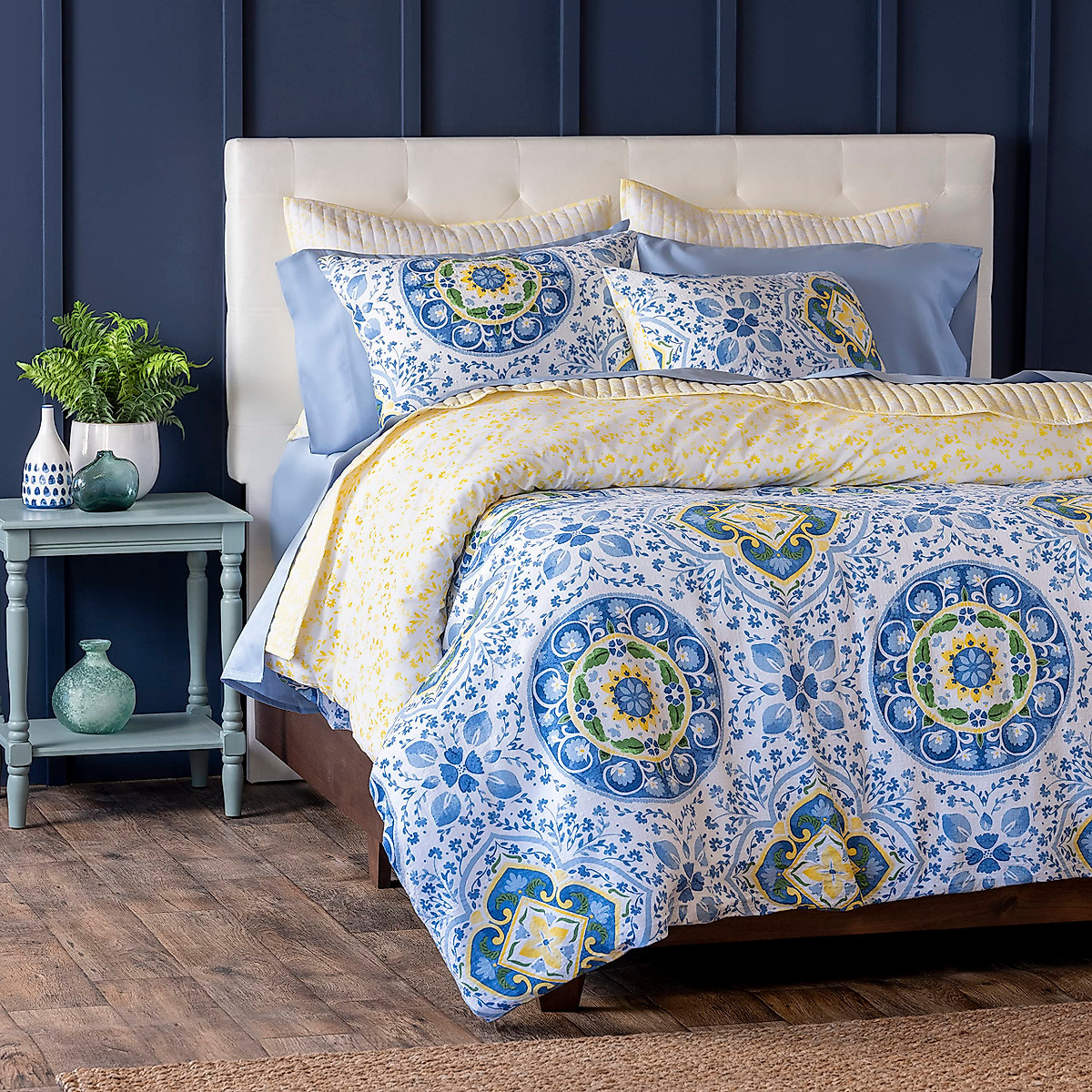 MARTHA STEWART Aria Duvet Cover Queen Size, 3 Piece Set-1 Duvet Cover, 2 Pillow Shams, Cotton-Percale, Soft, Reversible, Easy Wash, All Season 90"x92" with Button Closure, Federal Blue