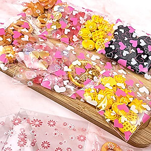 200pcs Small Self Adhesive Treat Bags Decorated Cookie Bags Resealable Treat Bags Heart Cellophane Plastic Individual Candy Bags for Wedding Valentine's Day Birthday Party 3.94" x 3.94"