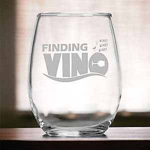 Finding Vino - 15 oz Finding Nemo Fish Wine Glass - Dishwasher Safe -Funny Gag Birthday or Christmas Present - Movie Themed Gifts - Great for long distance Best Friend or Mom - Dory Fan Gift - For Her