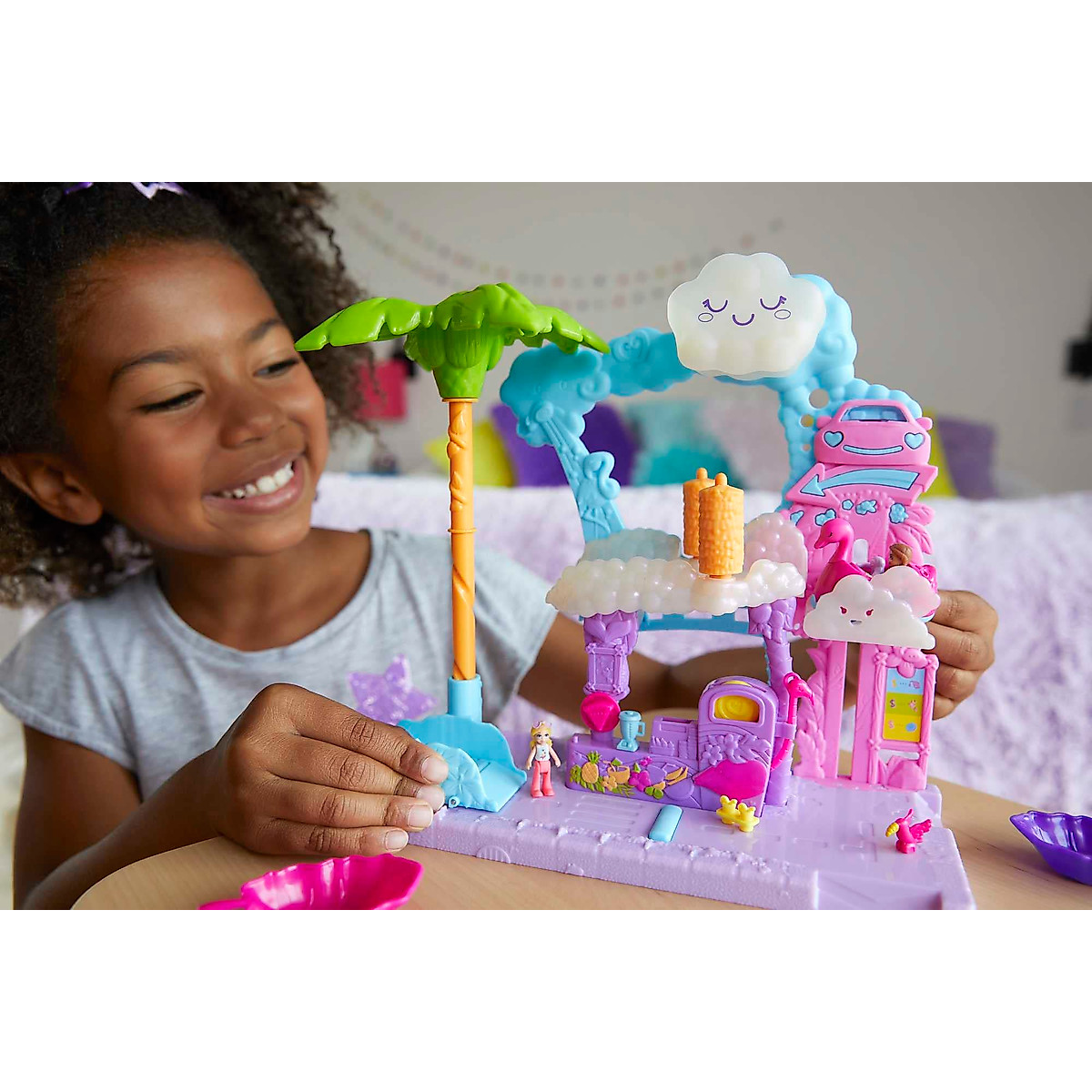 Polly Pocket Playset, Pollyville Flamingo Fun Car Wash with 2 Micro Dolls, Toy Car, Water Play & Color-Change Accessories