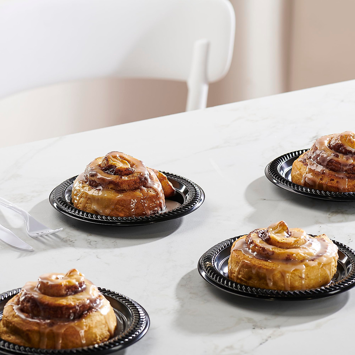 PLASTICPRO 100 PCS Small Black Plastic Plates Light Weight 6 Inch Plastic Dessert Plates Black Plates Disposable for Party and Wedding