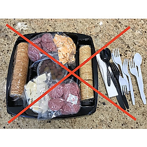 Holiday Christmas Glass Cutting Board: Winter Snowman Family Gathering Design (Snow Family Fun)