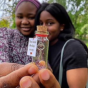 Kseniya Revta Anniversary Present for Her & Him, Romantic Gift for Boyfriend Girlfriend, Custom Message I Love You Gifts to Wife Husband (Key - You Hold the Key to My Heart, in a Bottle)