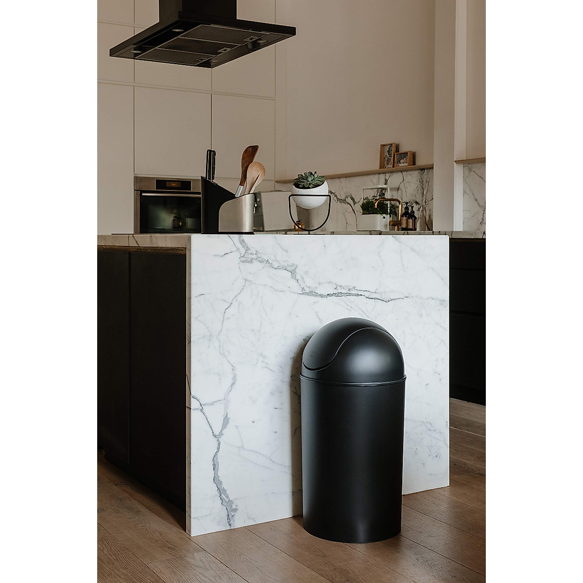 Umbra 086711-040 Grand Swing Top Garbage Large Capacity 10 Gallon Kitchen Trash Can with Lid, Indoor/Outdoor Use, Black