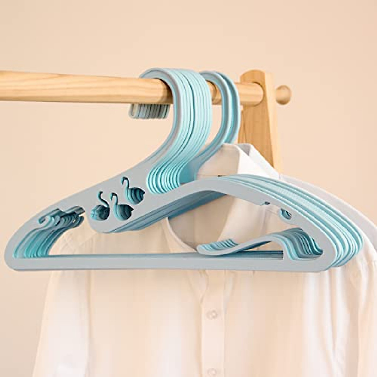 HongFeng Plastic Hangers,Heavy Duty Durable Coat and Clothes Hangers,Lightweight Space Saving Non Slip Hangers (Blue,30 Pack)