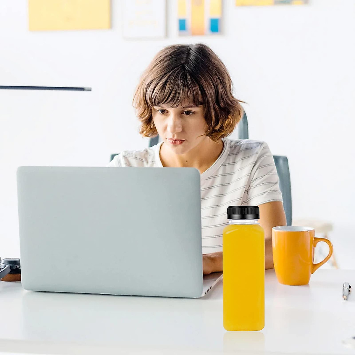 HIQQUGU 6 Pcs 10 OZ Plastic Juice Bottles, Reusable Bulk Beverage Containers, For Juice, Milk And Beverages, with Black Lids.