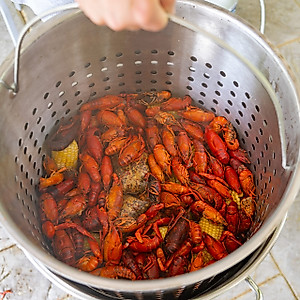 Chef's Secret 82 Quart Stainless Steel Stockpot w/Basket: Perfect for Soups, Boils, Stews and Tamales