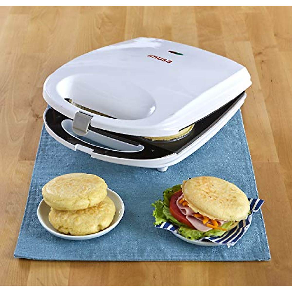 IMUSA USA 4 Slot Electric Arepa Maker with Nonstick Surface (1,200-Watts)