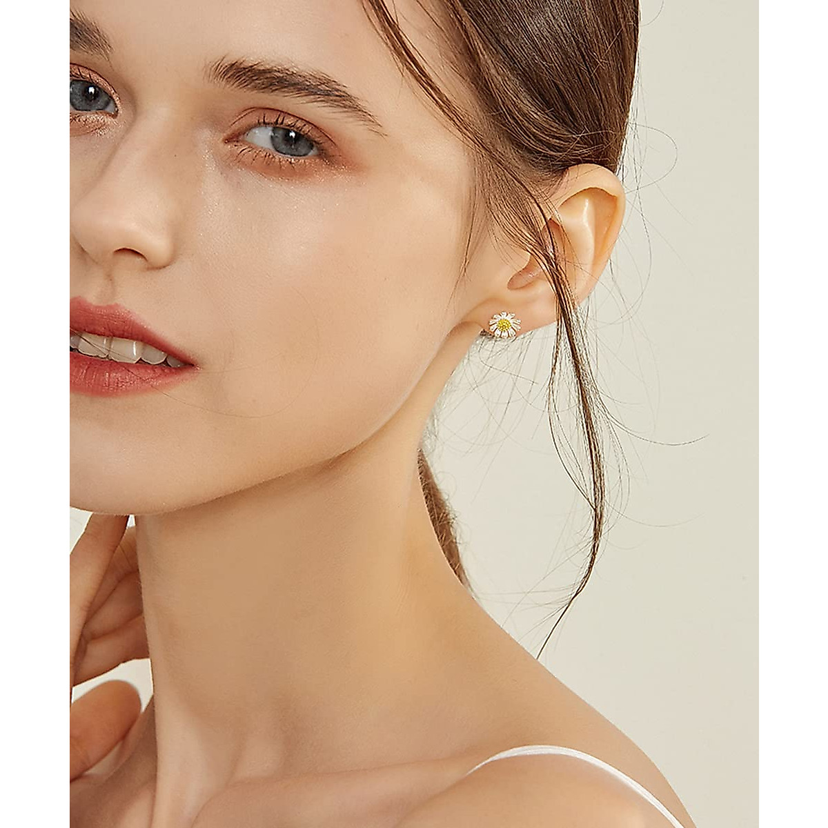 18G Cute Daisy Flower Cartilage Stud Earrings Sterling Silver for Women Girls Dainty Helix Tragus Earring Labret Studs Barbell Screw Back Ear Piercing Jewelry Gifts Hypoallergenic BFF