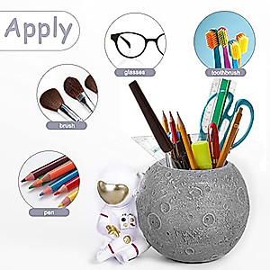 Kimdio Pen Holder, Astronaut Stand for Desk Pencil Holder, Resin Desk Organizer Decorative Accessories Ideal Gift for Office, Classroom, Home
