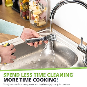 Oliver's Kitchen ® Premium Garlic Press - Super Easy to Use & Clean Garlic Crusher & Mincer - Crush Garlic & Ginger Effortlessly (No Need to Peel) - Built for Life - Strong & Durable (Silver)