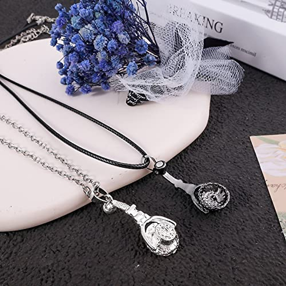 PLwelth 2pcs Matching Couples Necklaces for Boyfriend and Girlfriend Cute Bff Headphones Charm Pendant Friendship Necklace Valentine's Day Birthday Christmas Gifts