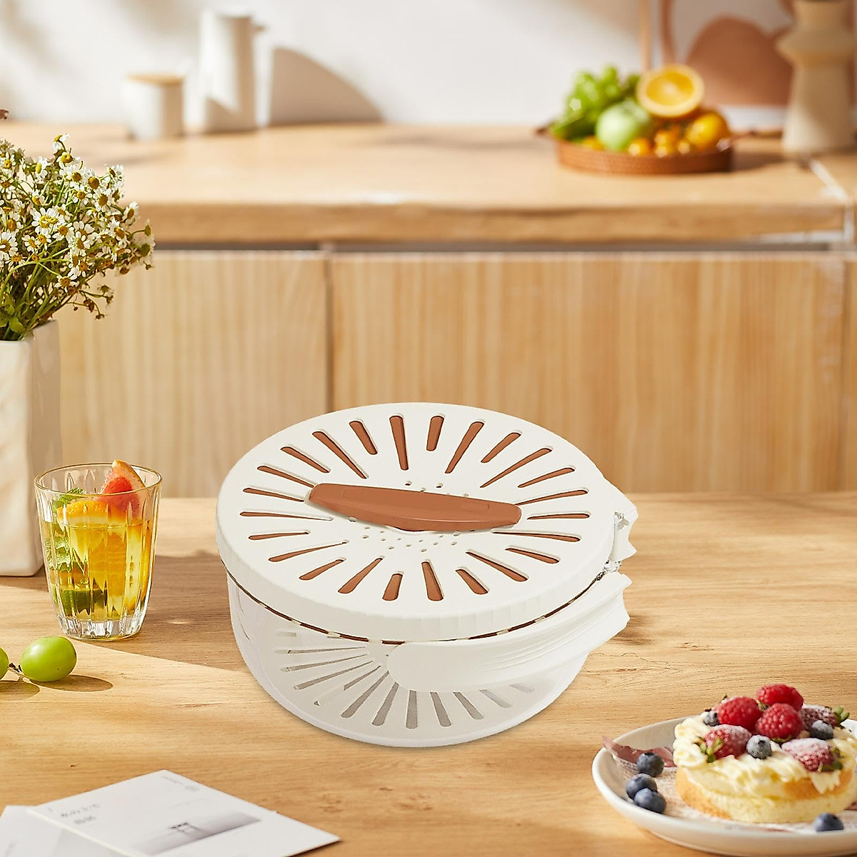 YWJLQH Drain Basket Keeper Container Reusable with Handle Washing Basin Fruits Saver Fruit Drainer Bowl for Strawberry Fruits Grapes, Brown