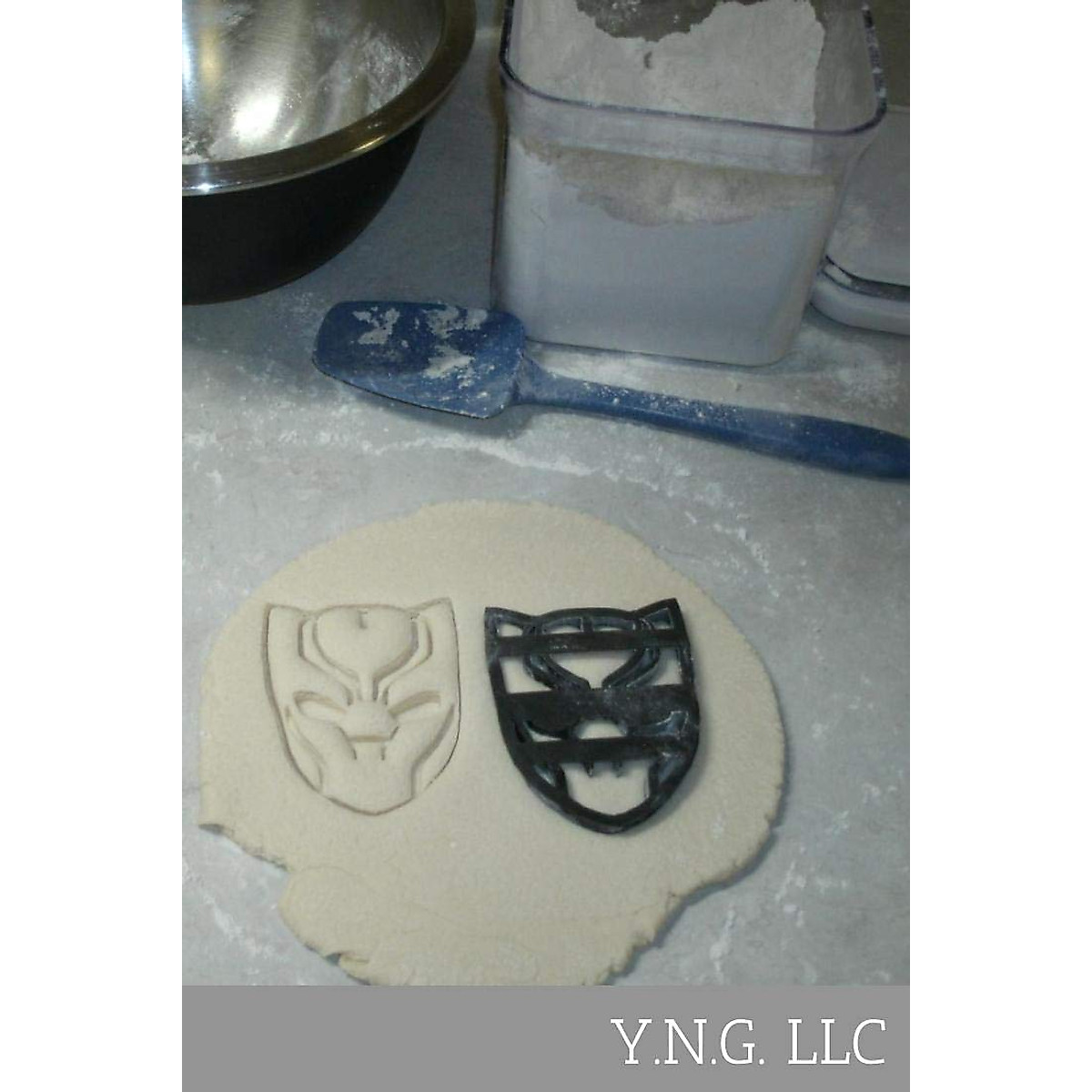 PANTHER FACE MASK SUPERHERO CHARACTER COOKIE CUTTER BAKING TOOL MADE IN USA PR599