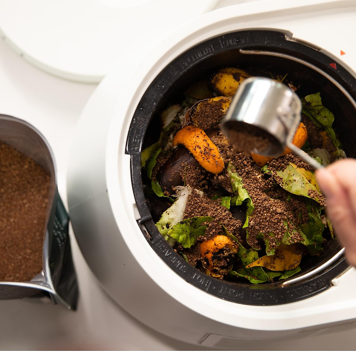 Lomi Blends - All-in-One Lawn and Garden Solution - All-Natural Multi-Vitamin for Healthy Soil, Safe for Kids and Pets, Easy to Use - Sustainable Gardening