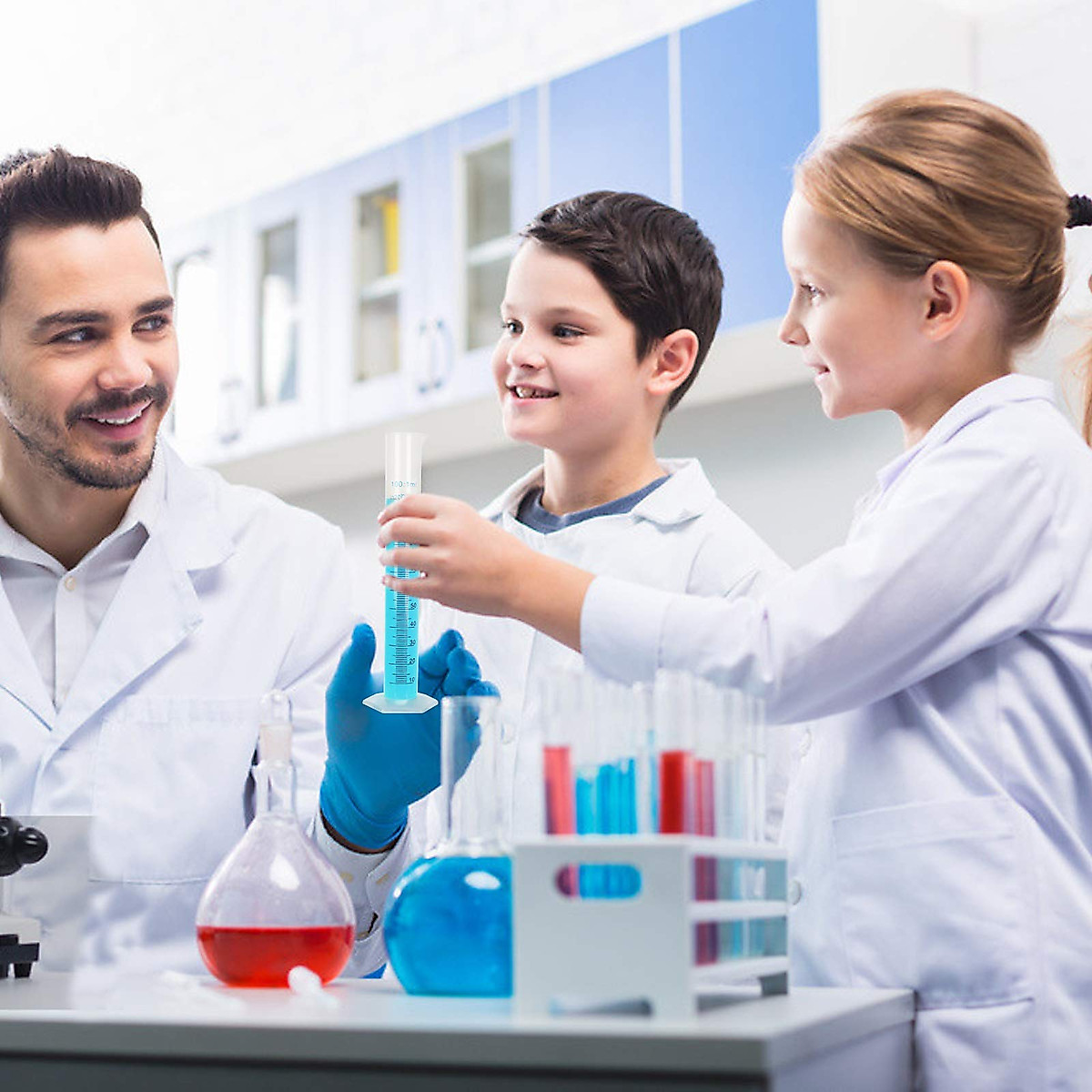 10Pack 100ml Plastic Graduated Cylinder, Transparent Measuring Cylinder Durable Lab Test Tube Flask, 2-Sided Measuring Lines Graduated Cylinder Beaker for Science Projects, Pour Spout