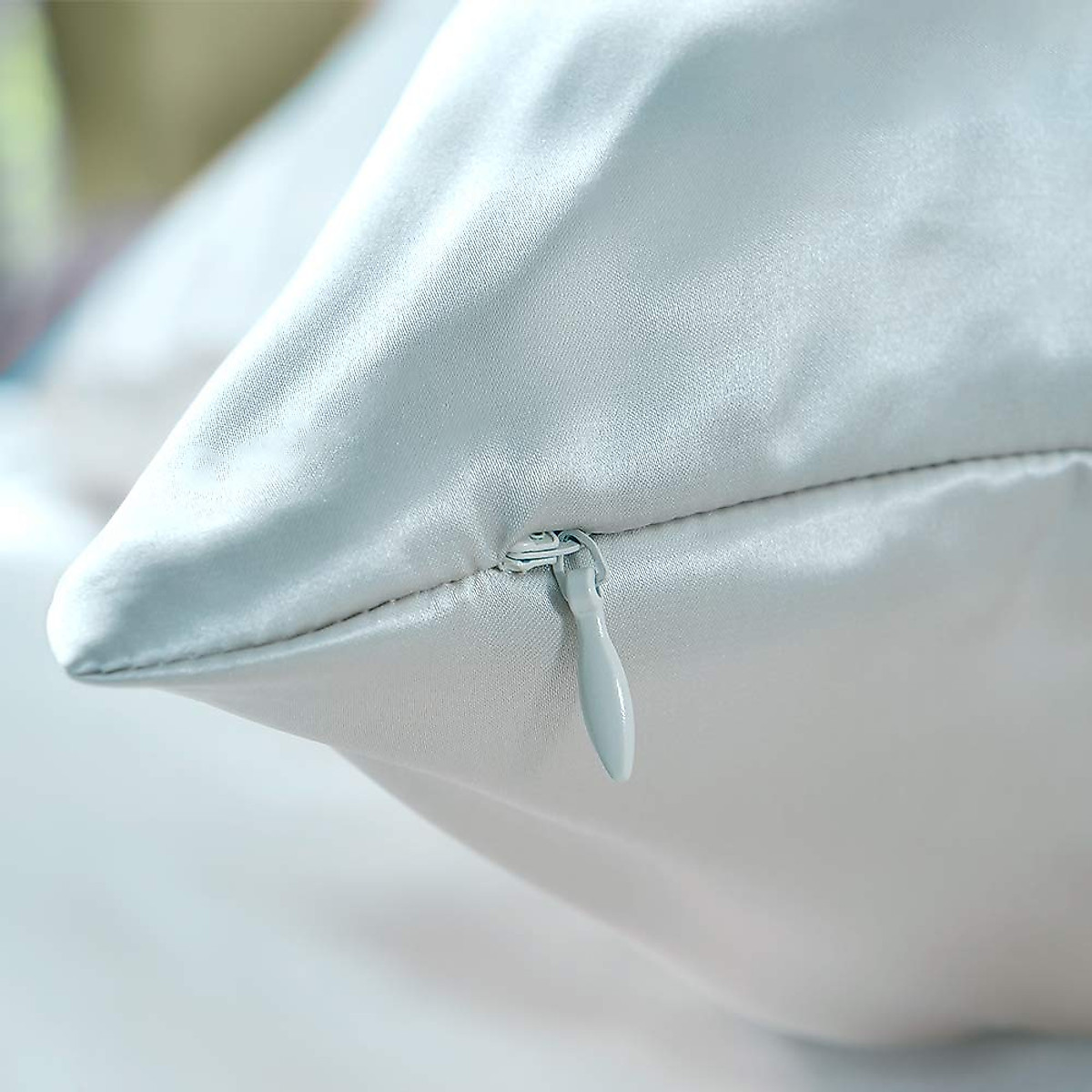 THXSILK 100% Silk Pillowcase for Hair and Skin Luxury 25 Momme Mulberry Silk, Pillow Cases with Hidden Zipper (Standard, Light Blue)