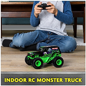 Monster Jam, Official Grave Digger Remote Control Monster Truck, 1:24 Scale, 2.4 GHz, Kids Toys for Boys and Girls Ages 4 and up