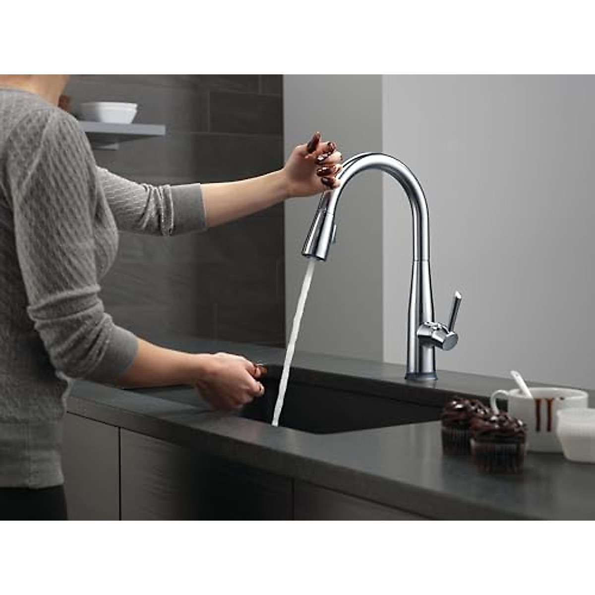 Delta Faucet Essa Touch Kitchen Faucet Brushed Nickel, Kitchen Faucets with Pull Down Sprayer, Kitchen Sink Faucet, Touch Faucet for Kitchen Sink, Touch2O Technology, Arctic Stainless 9113T-AR-DST