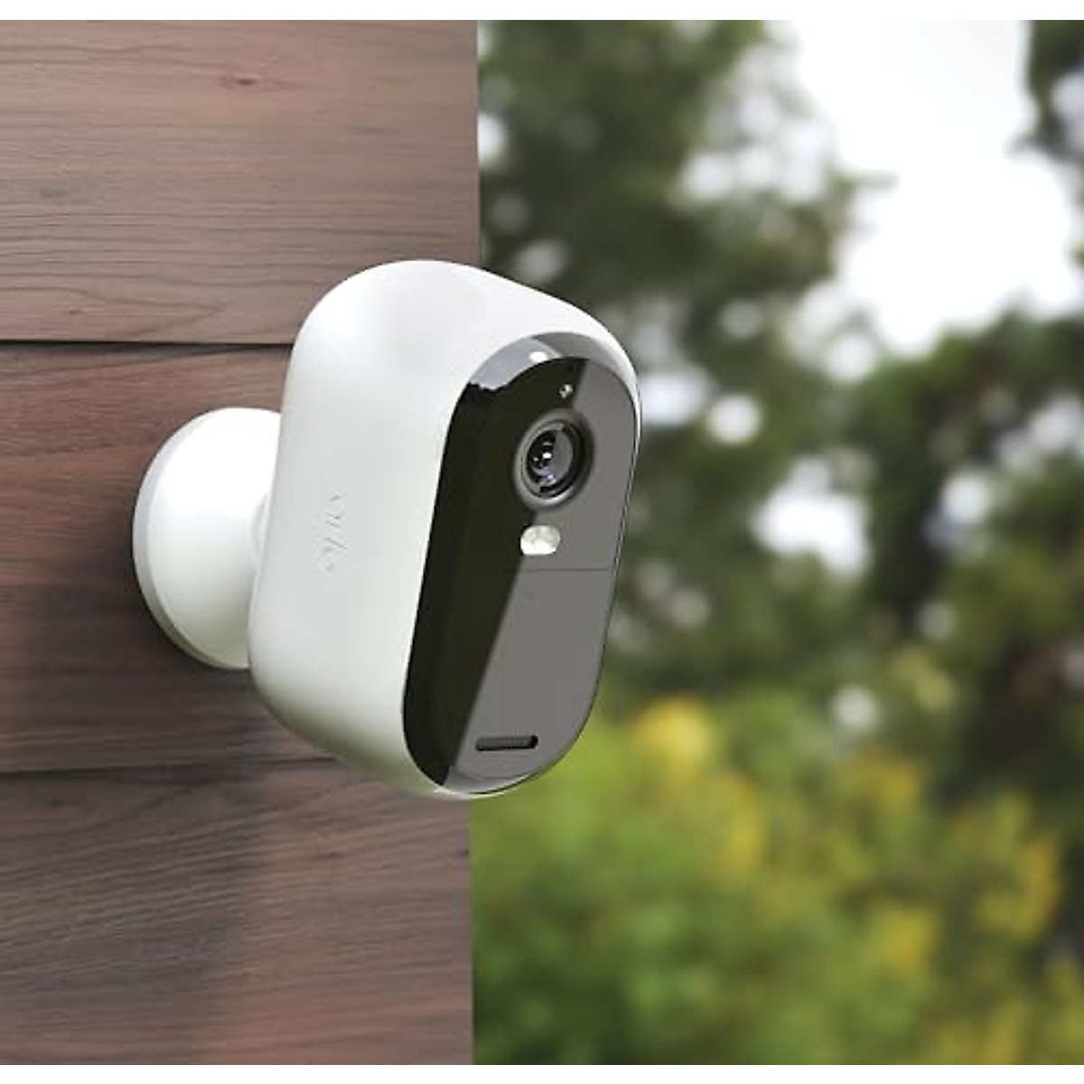 Arlo Essential Wireless Hd Security Camera, 2nd Generation, Outdoor & Indoor Wireless Camera with Color Night Vision - White, 1-Pack, VMC2050 (Renewed)