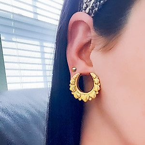 LADEMAYH 2Pcs 1 inch Gauges for Ears, Cute Gold 25mm Gauges for Ears, Heart 1 inch Plugs for Ears Surgical Steel Saddle Plugs Tunnels Ear Gauges Earrings