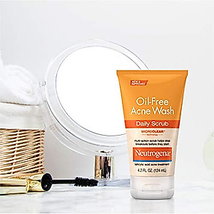 Neutrogena Oil-Free Acne Face Scrub, 2% Salicylic Acid Acne Treatment Medicine, Daily Face Wash to help Prevent Breakouts, Oil Free Exfoliating Facial Cleanser for Acne-Prone Skin, 4.2 fl. oz