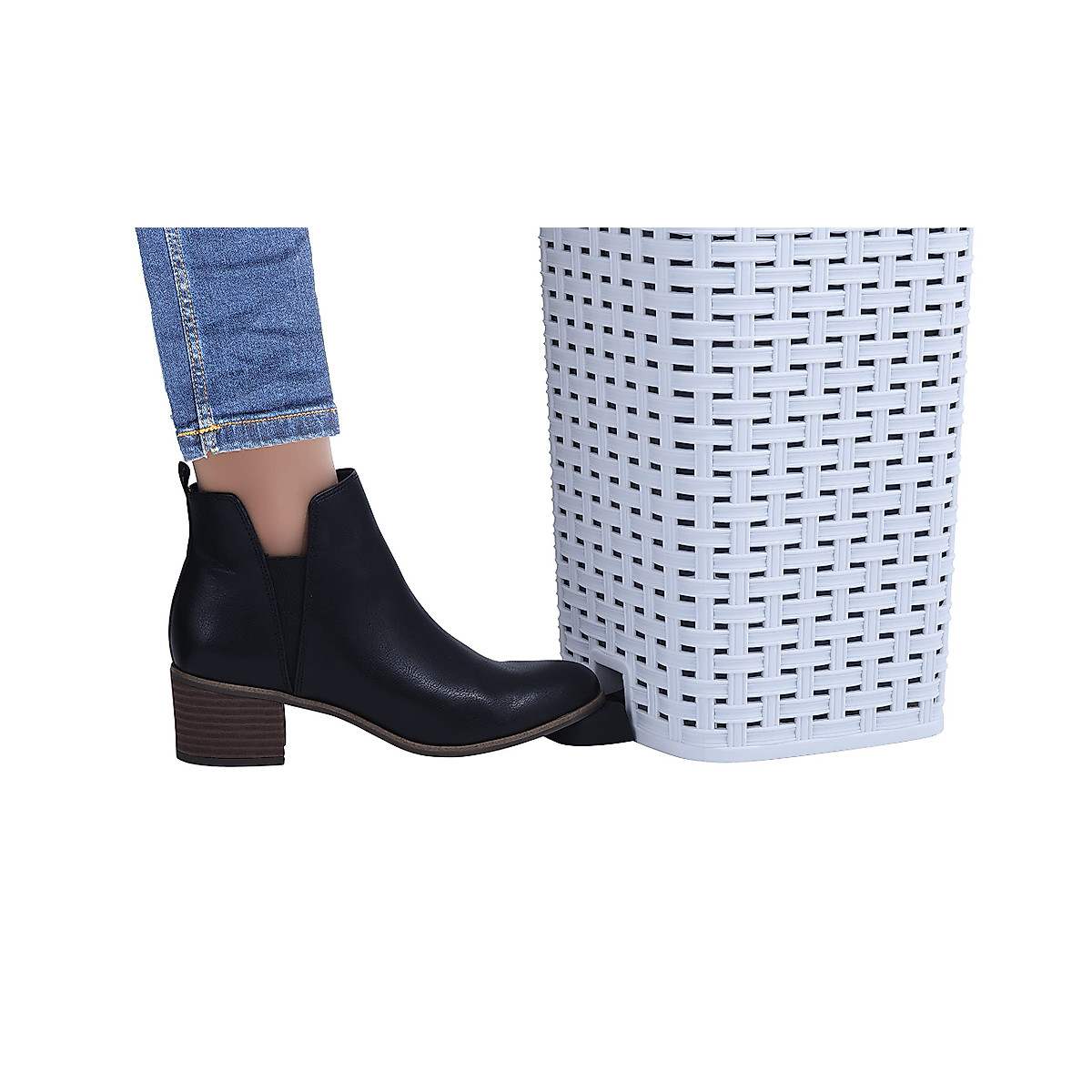 Superio Small Outdoor Trash Can with Lid for Dog Poop 3 Gallon/12 L Mini Plastic Garbage Can with Foot Pedal for Bathroom, Bedroom, Office, Patio, Wicker White