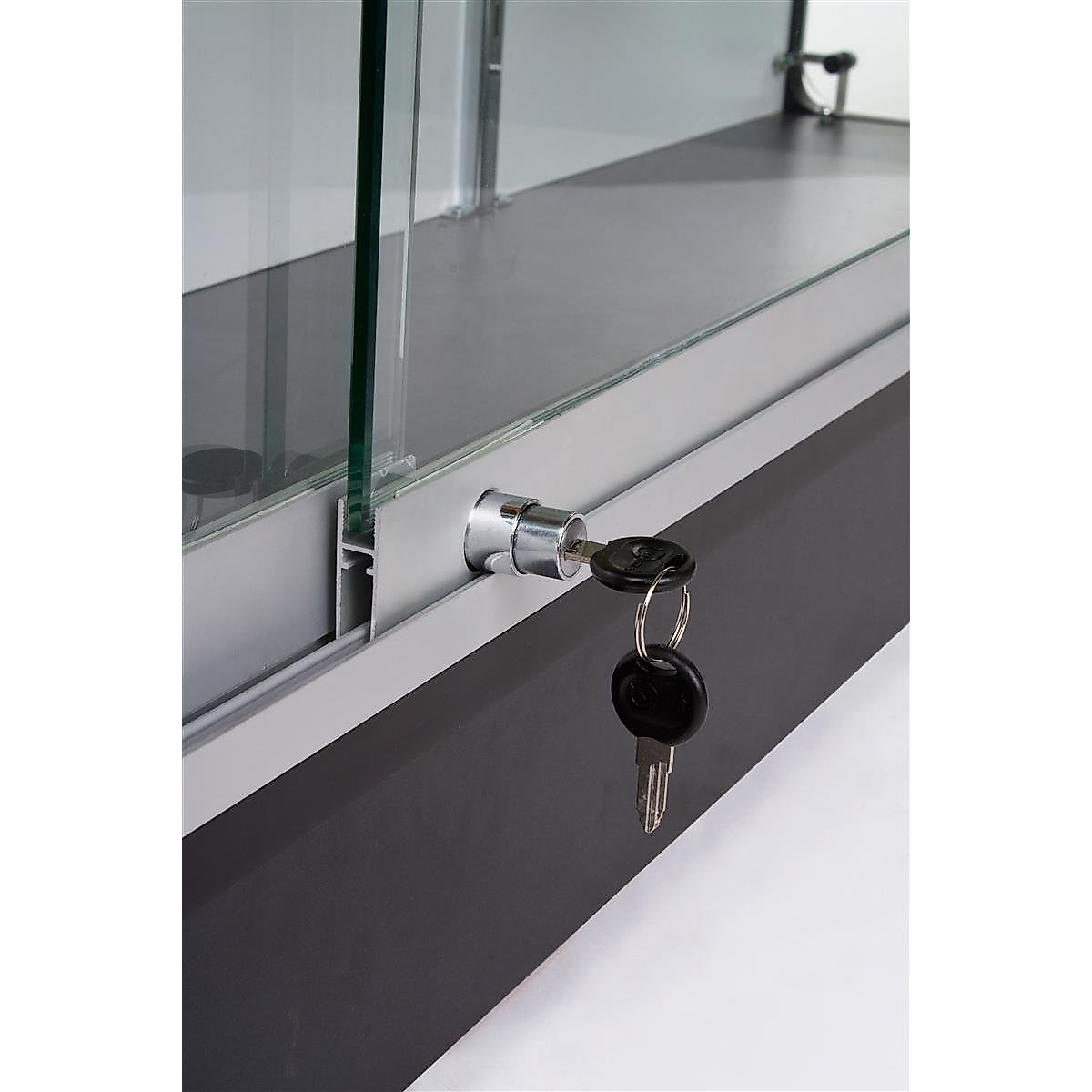 Displays2go 6ft Retail Sales Counter with Glass Shelves, Tempered Glass, Laminated Particle Board, Locking Drawers – Black (MRCLSC72BK)