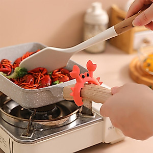 Crab Spoon Holder,Creative Crab Shaped Silicone Spatula Rack,Universal Crab Silicone Spatula Holder Anti-overflow Clip,Multifunctional Spatula Holder Anti Scalding Overflow Kitchen Gadgets (Red 4)