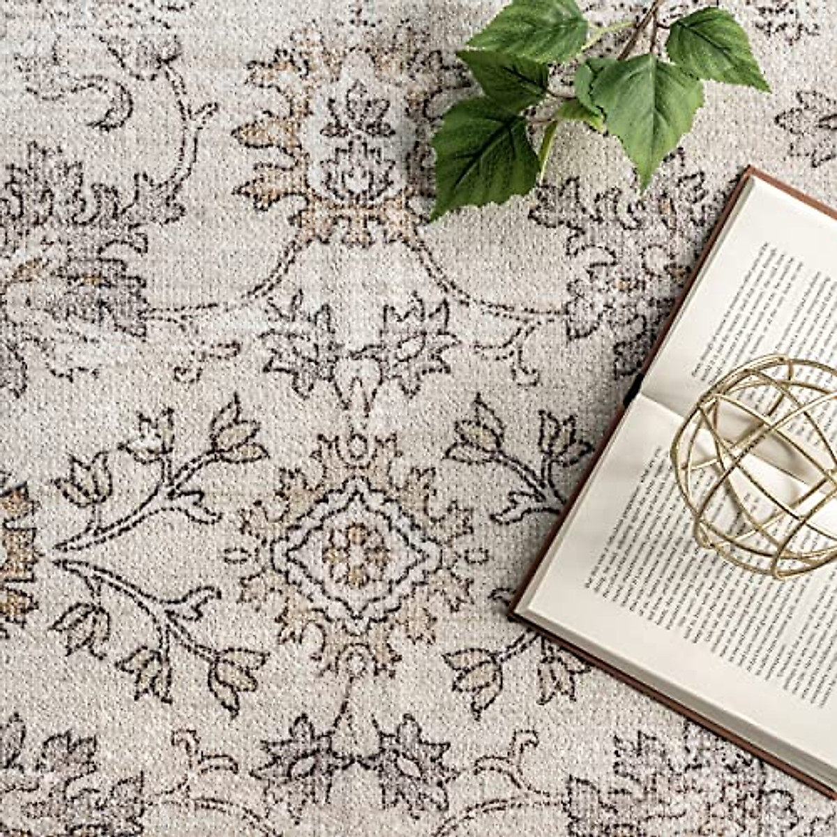 nuLOOM Deadra Vintage Floral Machine Washable Area Rug, 4' x 6', Beige