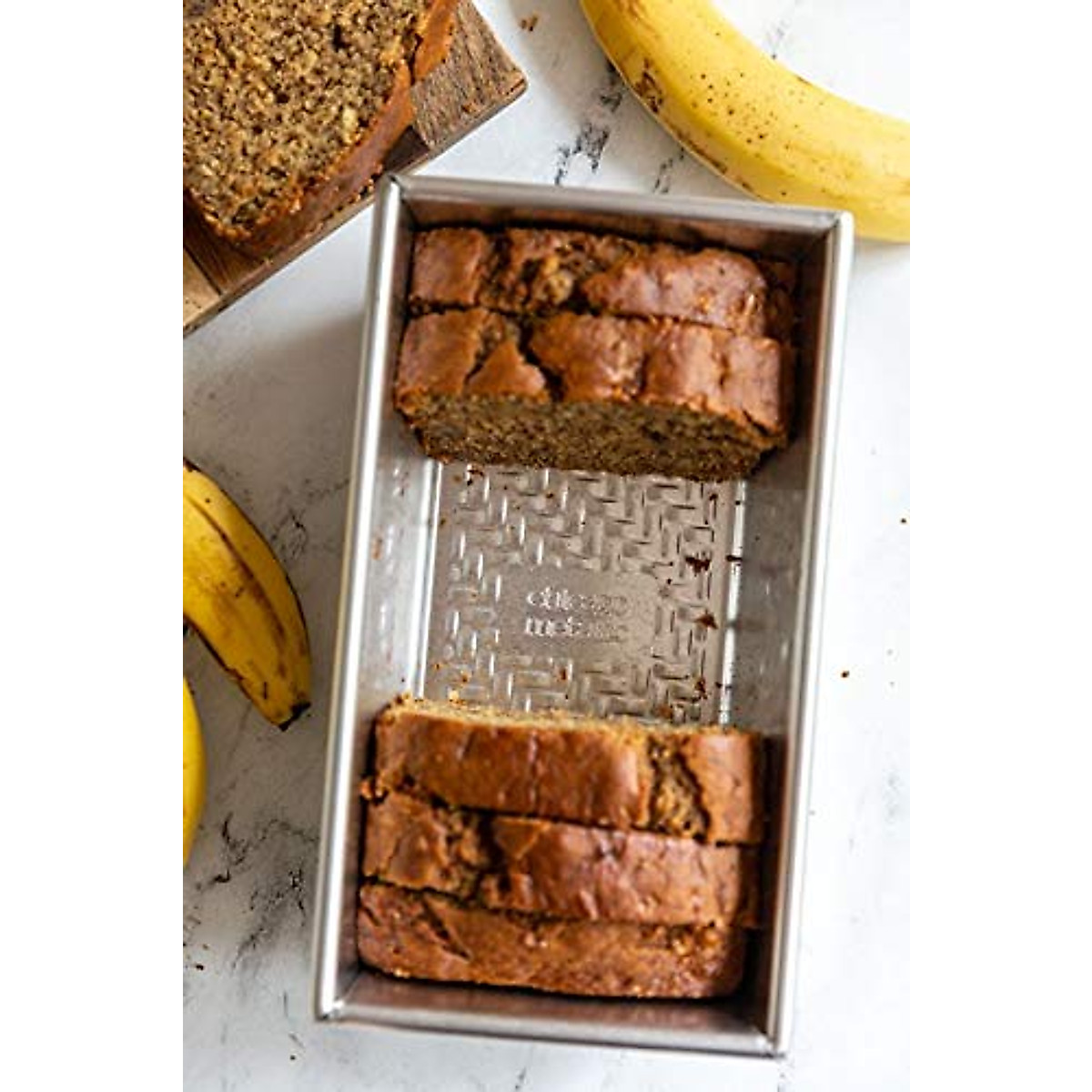 Chicago Metallic Uncoated Textured Aluminum 1-Pound Loaf Pan, 9.2 x 5.2 x 2.75 inches Inner dimensions are 8.5 x 4.5 x 2.7, Silver