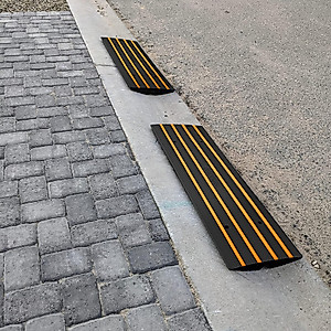 VEVOR Driveway Curb Ramp, 3 Pack 1 Channel Heavy Duty, 33069 Lbs/ 15 Ton Capacity Rubber Driveway Curb Bridge, 2.6" Rise Rubber Ramp for Driveway, Loading Dock, Garage, Sidewalk, Car