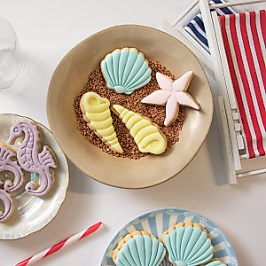 Set of 4 Shells cookie cutters (Designs: Seashell, Corkscrew, Starfish and Seahorse), 4 pieces - Bakerlogy