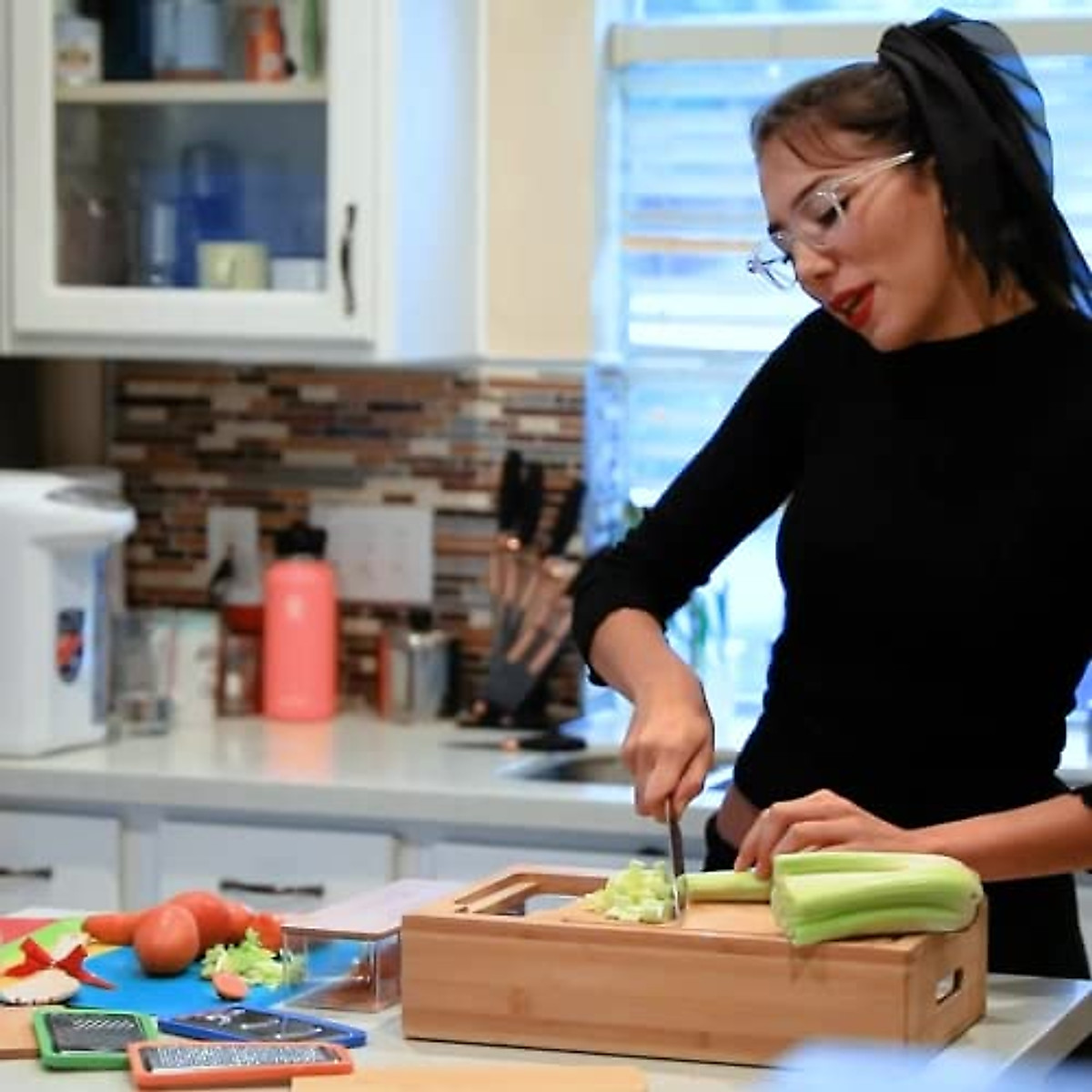 Zeembu Bamboo Cutting Board With Containers and Mats for Quick Meal Prep. Sturdy and Multifunctional Chopping Board with Stackable Containers for Easy Storage. Great Gift for Cooking Enthusiast.