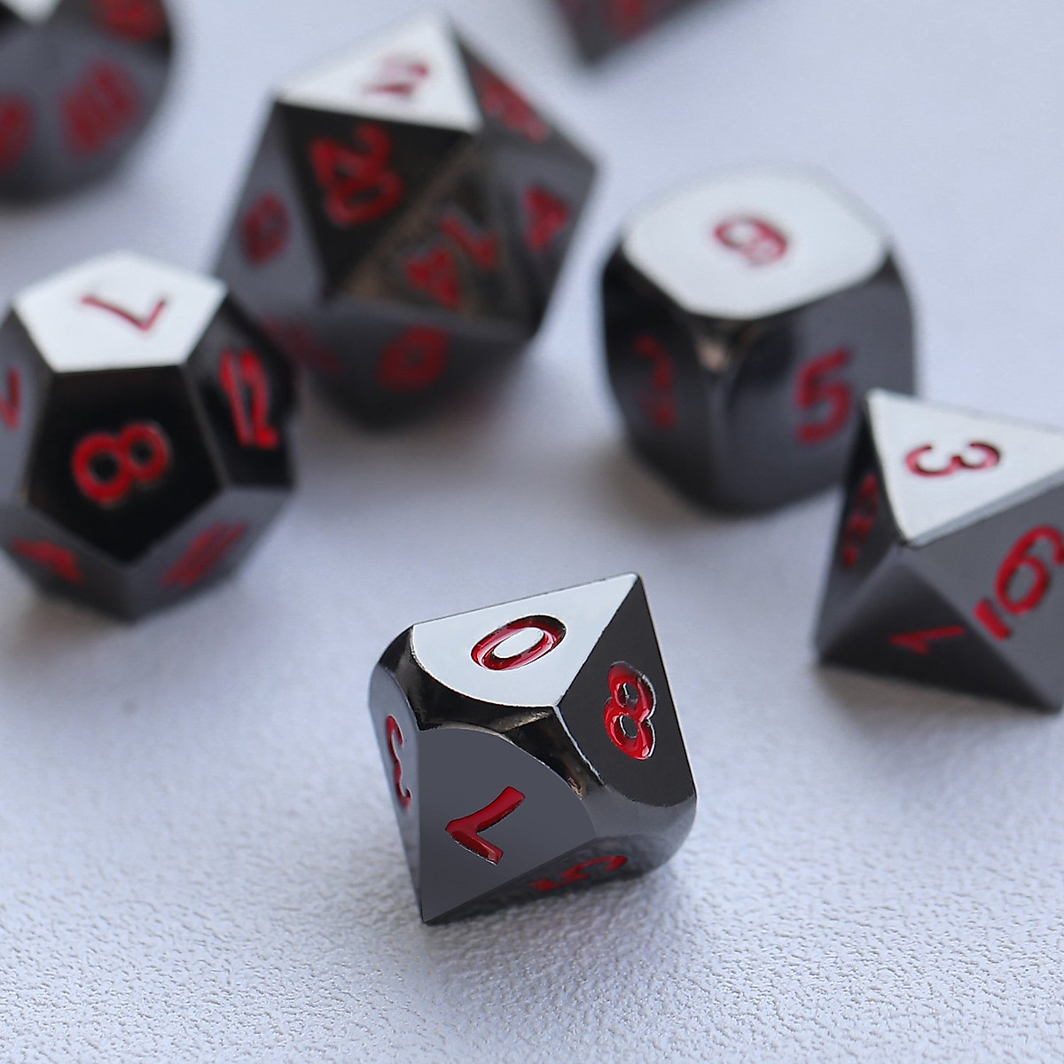 Frienda Zinc Alloy Metal Polyhedral 7-die Dice Set Compatible with Dungeons and Dragons RPG Dice Gaming Math Teaching, D20, D12, 2 Pieces D10 (00-90 and 0-9), D8, D6 and D4 (Black and Red)