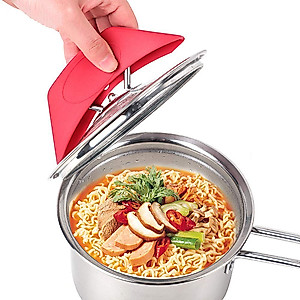 WSERE 4 Pieces Silicone Assist Handle Holder Pot Grip Cover Pot Holder for Cast Iron Skillets, Metal Cookware Frying Pans, 2 Black 2 Red Non-Slip Scald-Proof Heat Insulated Pans Pot Handle Covers