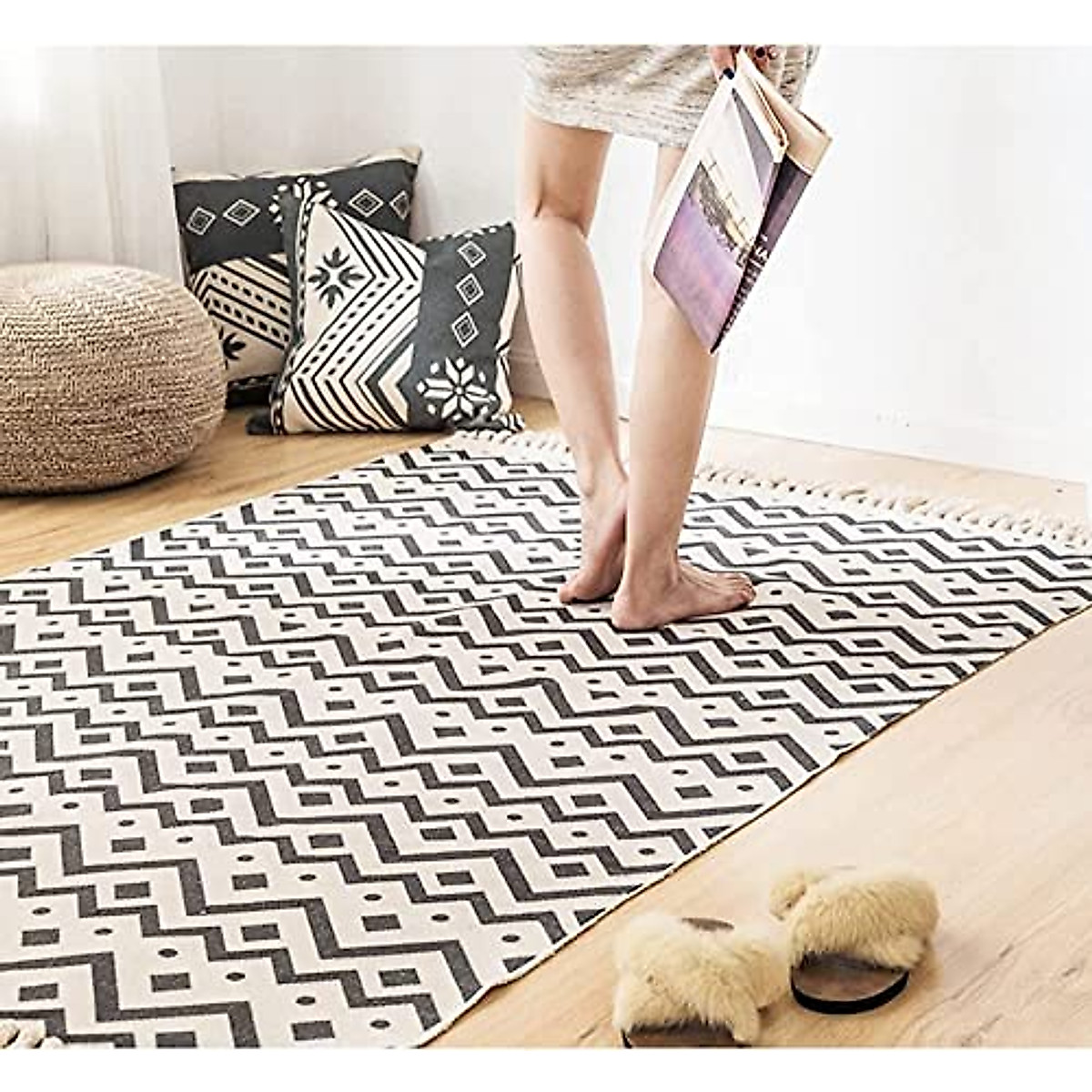 lightlux Moroccan Woven Carpet - Boho Area Rug 5' x 7' for Indoor and Outdoor Use in Large Bedroom and Living Room - Machine Washable and Tribal Farmhouse Collection