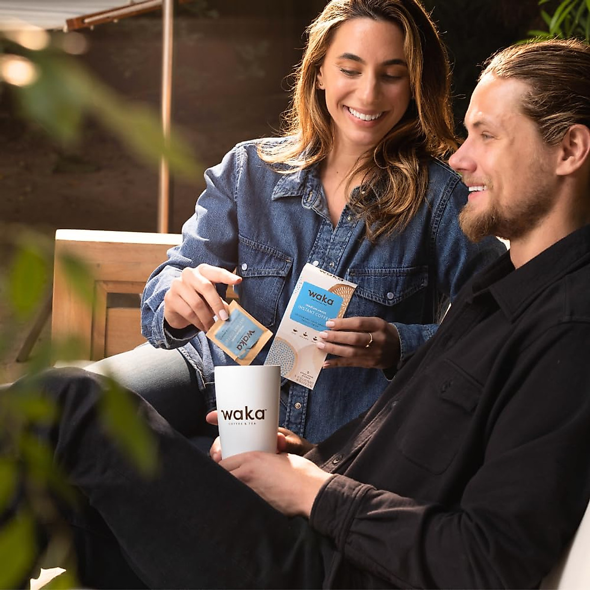 Waka Premium Instant Coffee Medium Roast, 8 Single Serve Packets in a Recyclable Box, 100% Arabica Beans, Freeze Dried Granules, For Hot or Iced Coffee