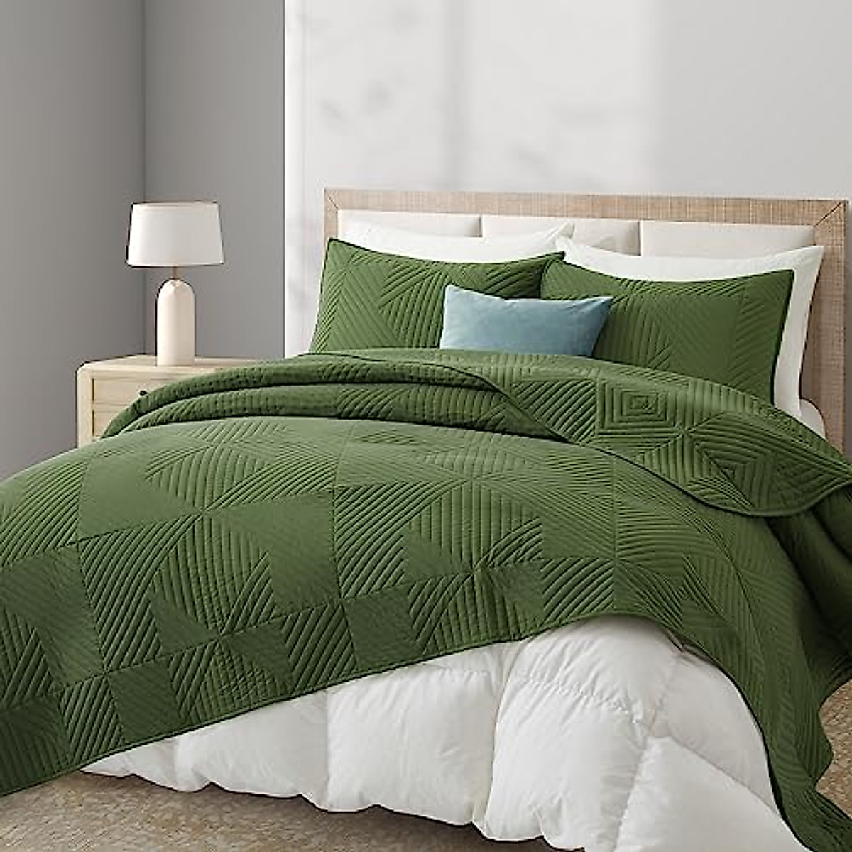 Lavsiry Olive Quilt Bedding Set King Size, Summer Lightweight Green Large Diamond Pattern Bed Spread, Soft Microfiber Bedspread & Coverlet for All Seasons - 3 Piece(1 Quilt, 2 Pillow Shams)