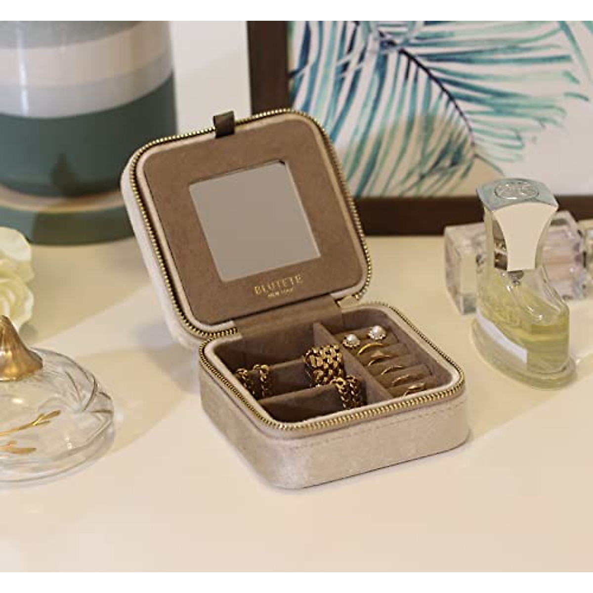 BLUTETE Travel Jewelry Box Organizer Velvet Travel Case With Mirror Ring Earrings Necklaces Storage Organizer Box (Champagne)