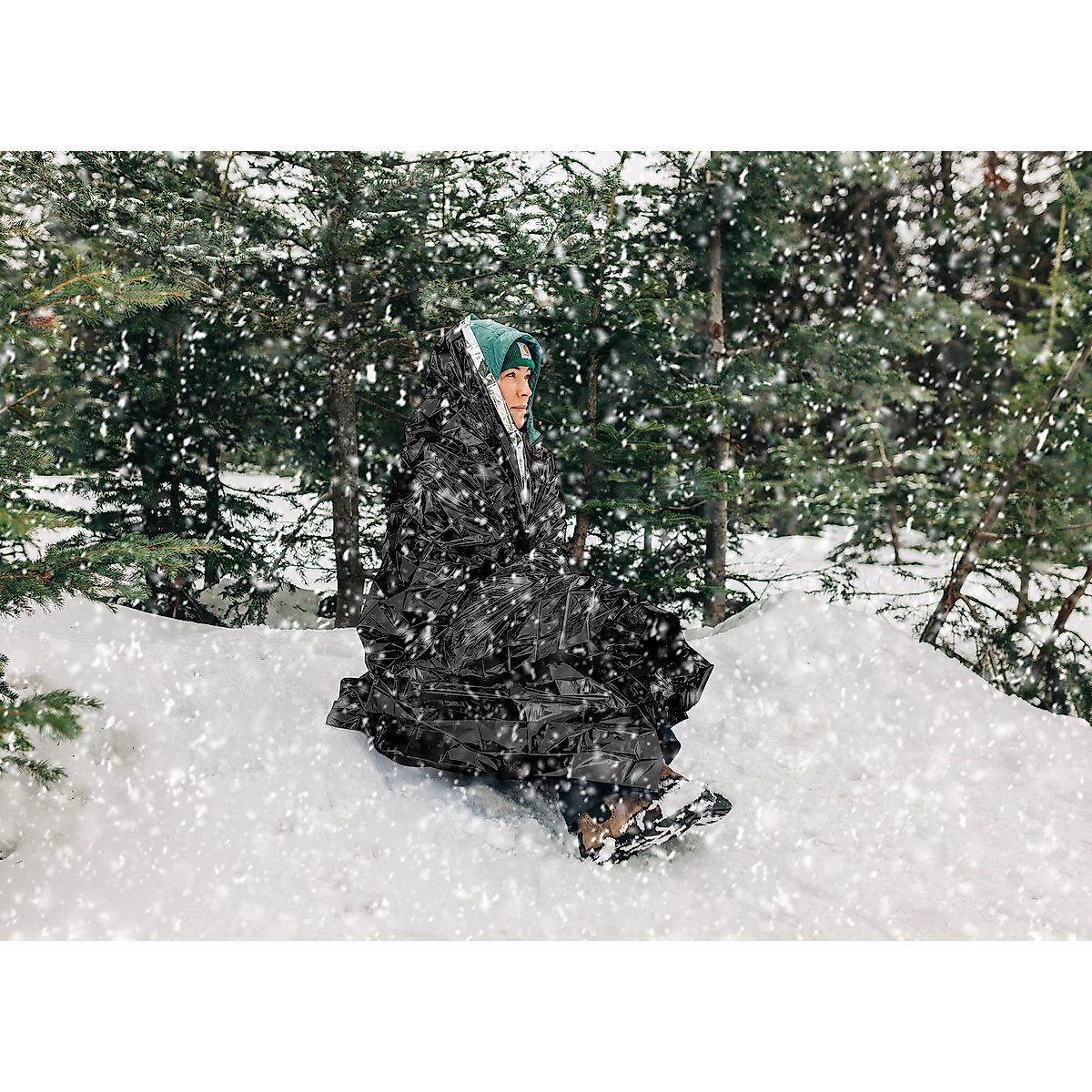 Dagmi Outdoors Emergency Survival Blanket 4 Pack Thermal Mylar Foil Space Blankets for Extreme Cold Weather - NASA Designed - Perfect for Camping, Hiking, Car, Warmth - Outdoor Waterproof Gear